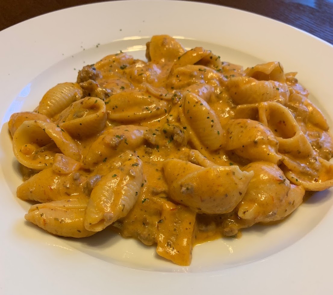 Creamy Beef and Shells – Powell's Plates